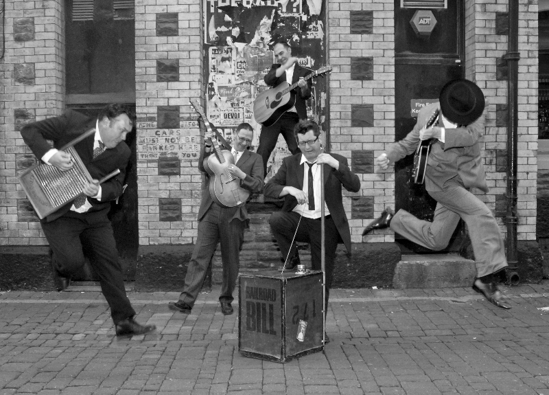 Skiffle - Fashion & Beauty